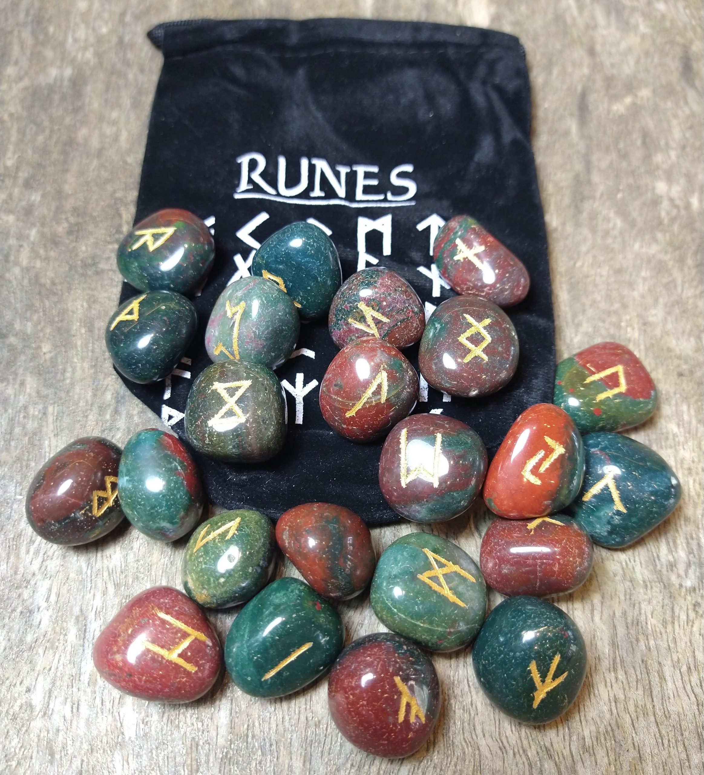 Runes: Bloodstone - Qi Crystals