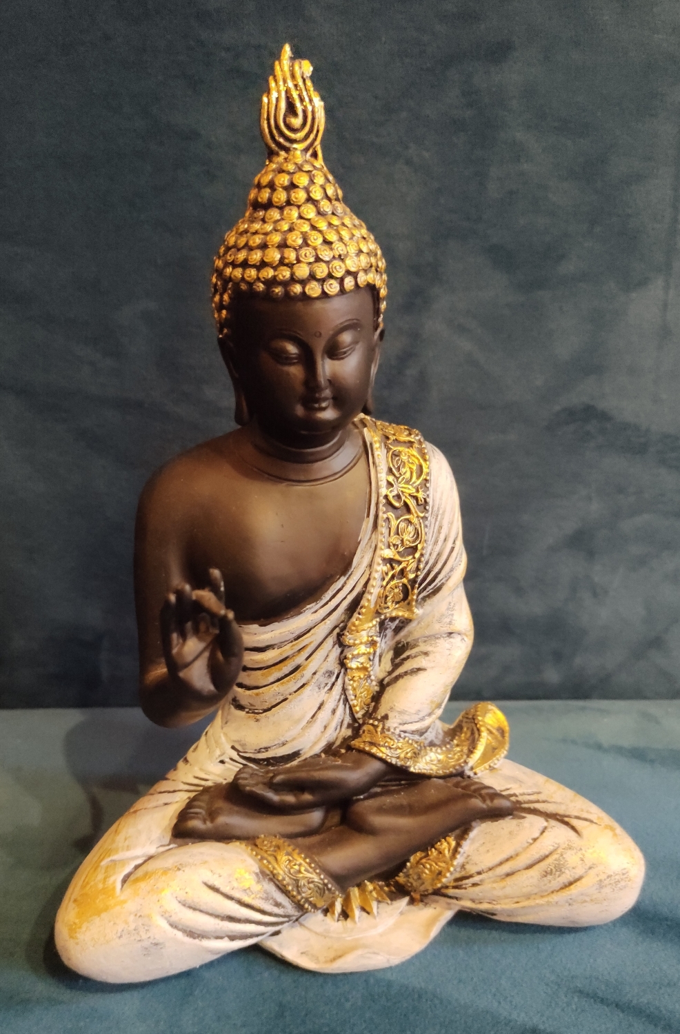 Statue: Blue Robe Sitting Buddha (Shuni Mudra) - Qi Crystals